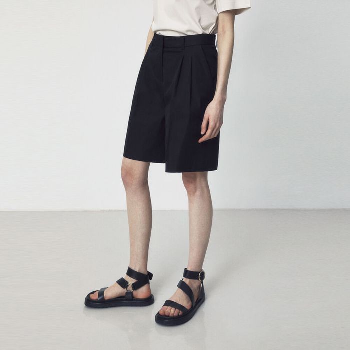 TWO-TUCK BERMUDA PANTS_BLACK - 감도 깊은 취향 셀렉트샵 29CM