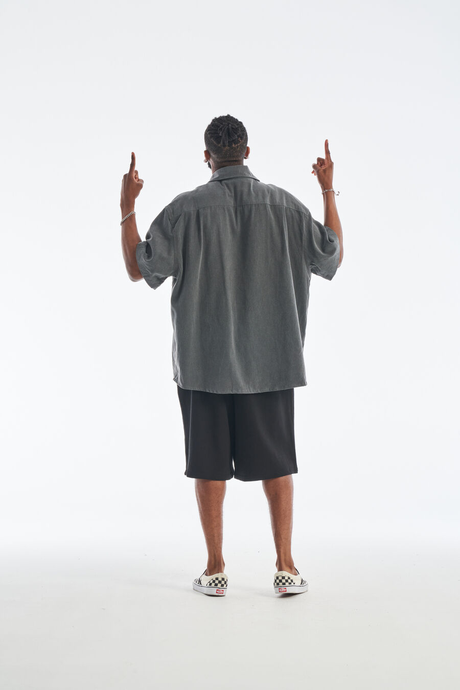 피그먼트 오버 핏 반팔 셔츠 차콜 - 감도 깊은 취향 셀렉트샵 29CM