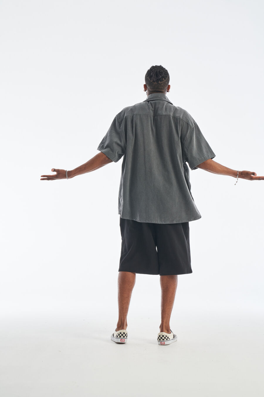 피그먼트 오버 핏 반팔 셔츠 차콜 - 감도 깊은 취향 셀렉트샵 29CM