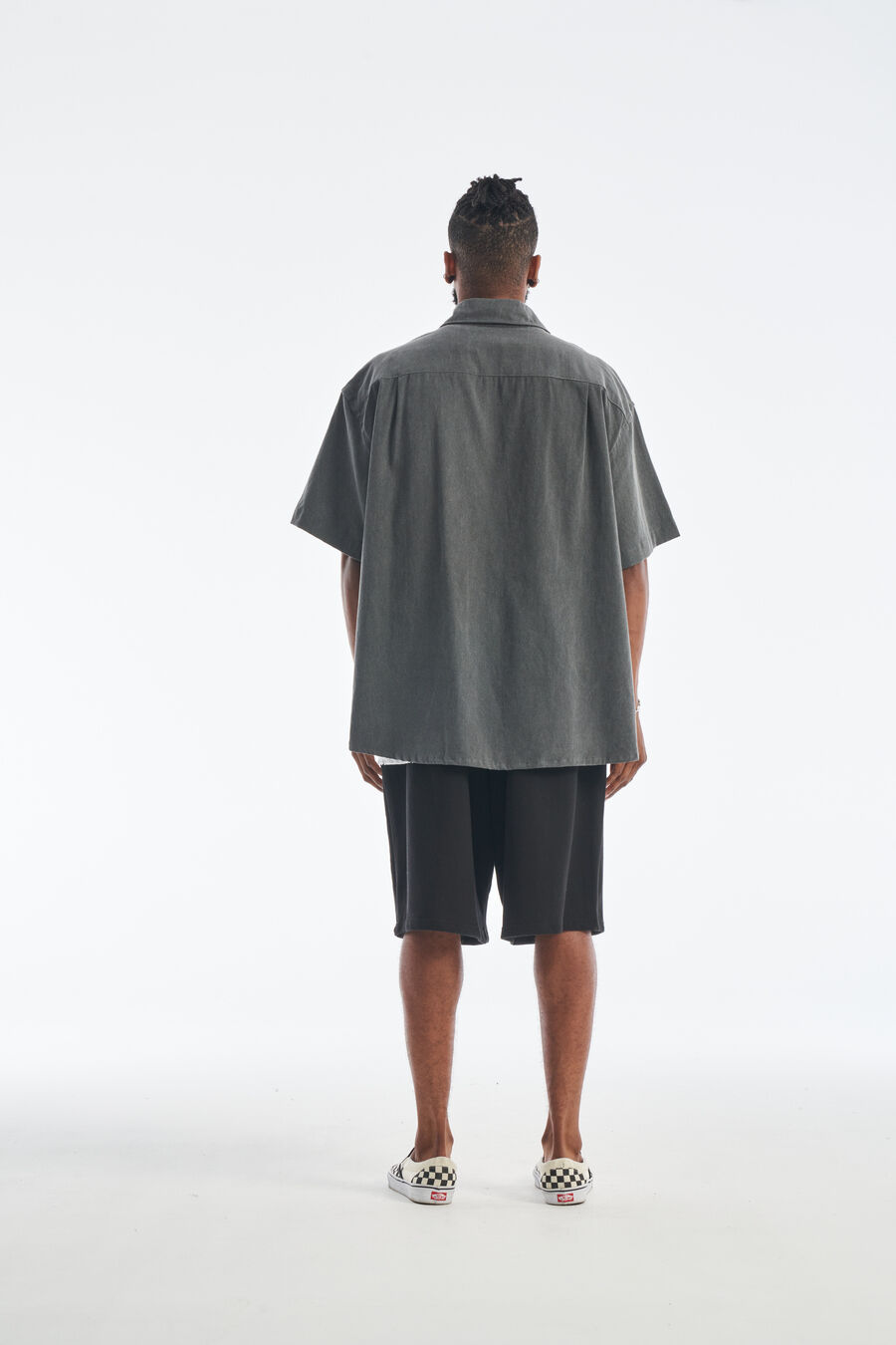 피그먼트 오버 핏 반팔 셔츠 차콜 - 감도 깊은 취향 셀렉트샵 29CM