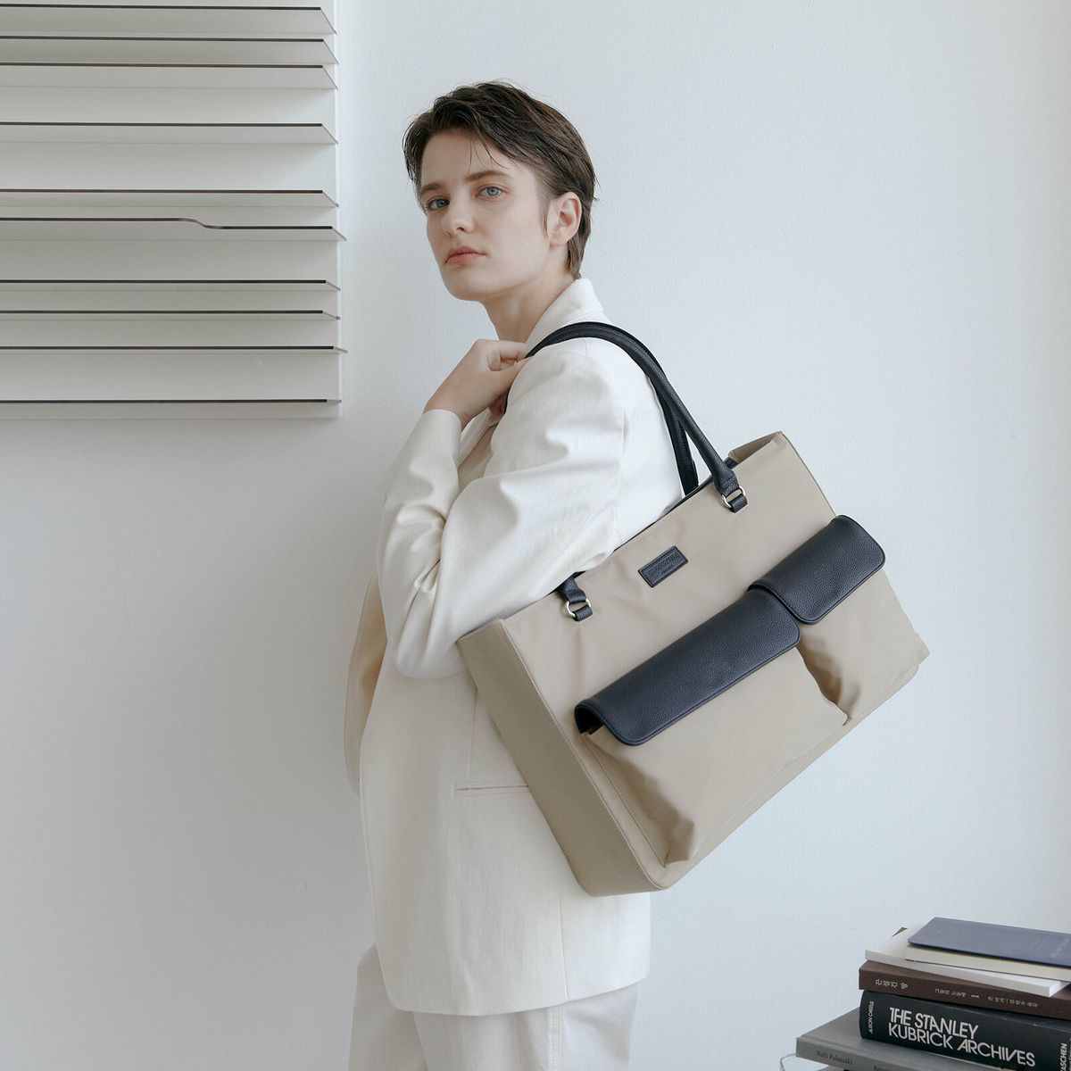 TWO POCKET BAG(BEIGE BLACK) - 감도 깊은 취향 셀렉트샵 29CM