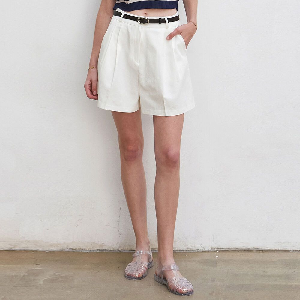 TWO PINTUCK SHORT PANTS_WHITE - 감도 깊은 취향 셀렉트샵 29CM