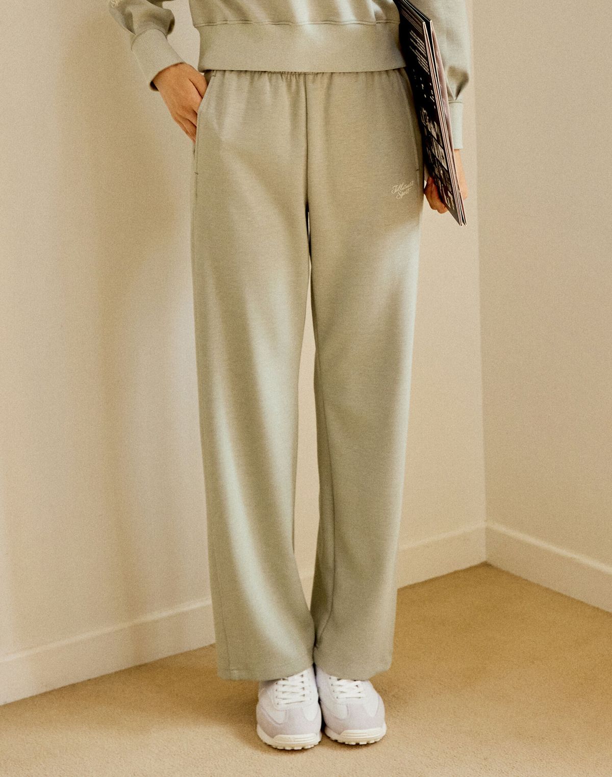 [SOF-LAX] 라이트카키 소프트터치 레귤러핏 여성 롱팬츠 - 감도 깊은 취향 셀렉트샵 29CM