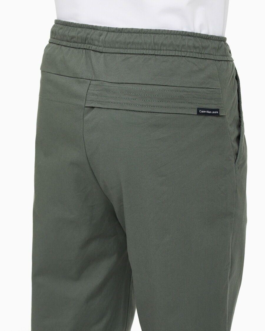 [CK] 남 카키 슬림핏 드로코드 치노 팬츠 J320786 MRY - 감도 깊은 취향 셀렉트샵 29CM