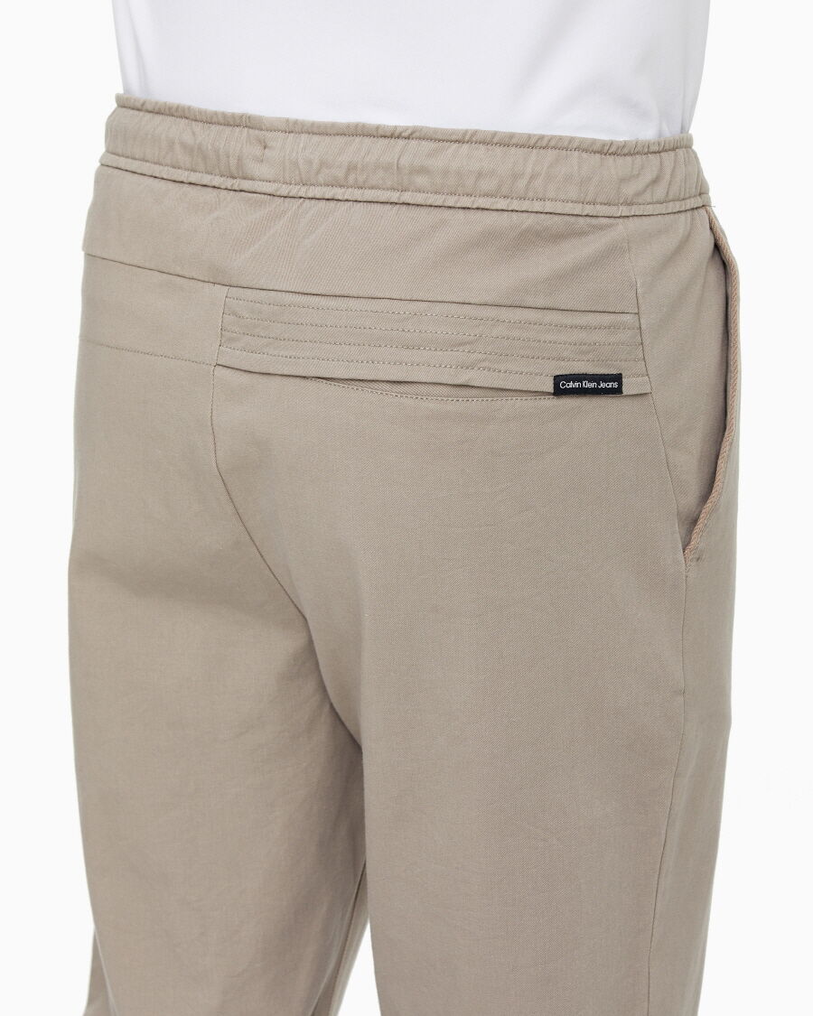 [CK] 남 타우페 슬림핏 드로코드 치노 팬츠 J320786 A03 - 감도 깊은 취향 셀렉트샵 29CM