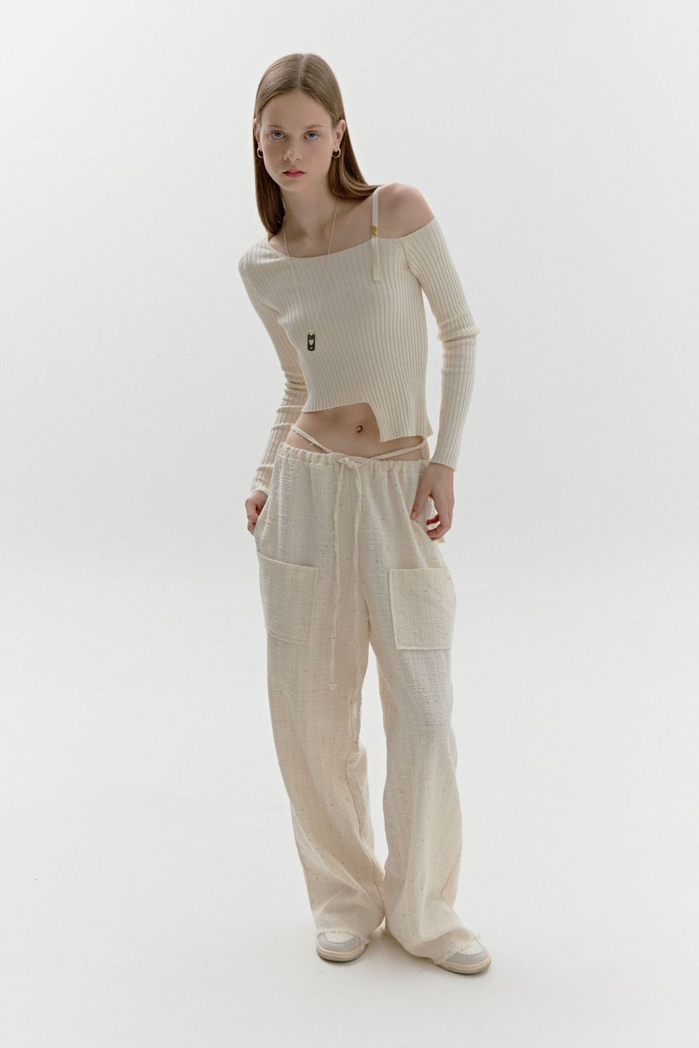 SINGLE-STRAP LONG SLEEVES KINT TOP [IVORY] - 감도 깊은 취향 셀렉트샵 29CM