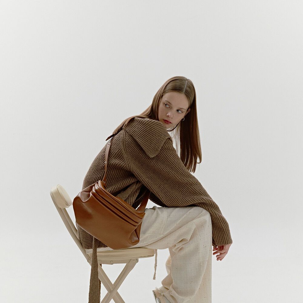 POST LEATHER BAG [BROWN] - 감도 깊은 취향 셀렉트샵 29CM