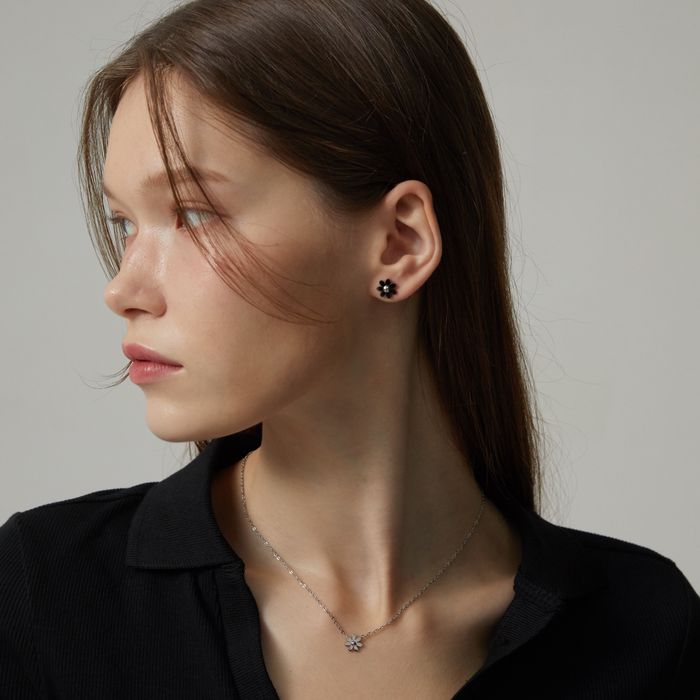 [SURGICAL] DAILY FLOWER EARRINGS AE122002 - 감도 깊은 취향 셀렉트샵 29CM