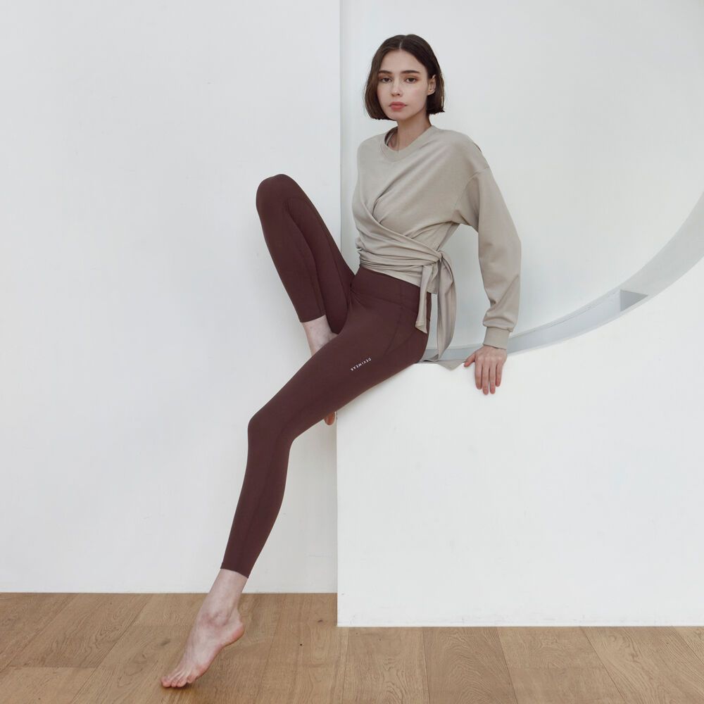 여성 요가복 DEVI-B0049-레드브라운 필라테스 군살 제로 9부 하이퀄 기모 레깅스 - 감도 깊은 취향 셀렉트샵 29CM
