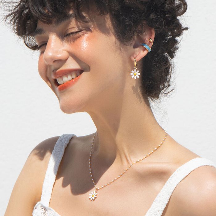 [케플러 영은 착용] daisy bold one touch earrings - 감도 깊은 취향 셀렉트샵 29CM