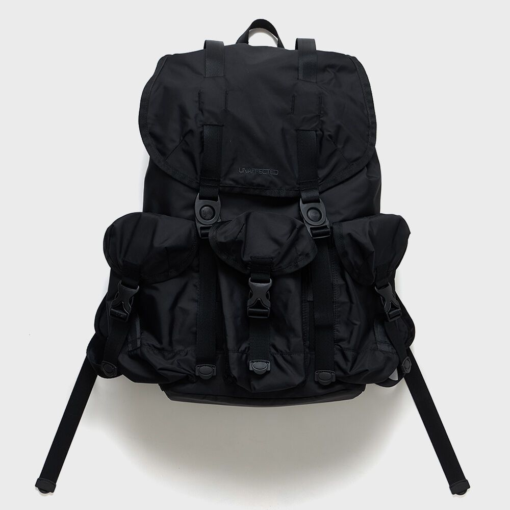 MULTI POCKET BACKPACK / BLACK - 감도 깊은 취향 셀렉트샵 29CM