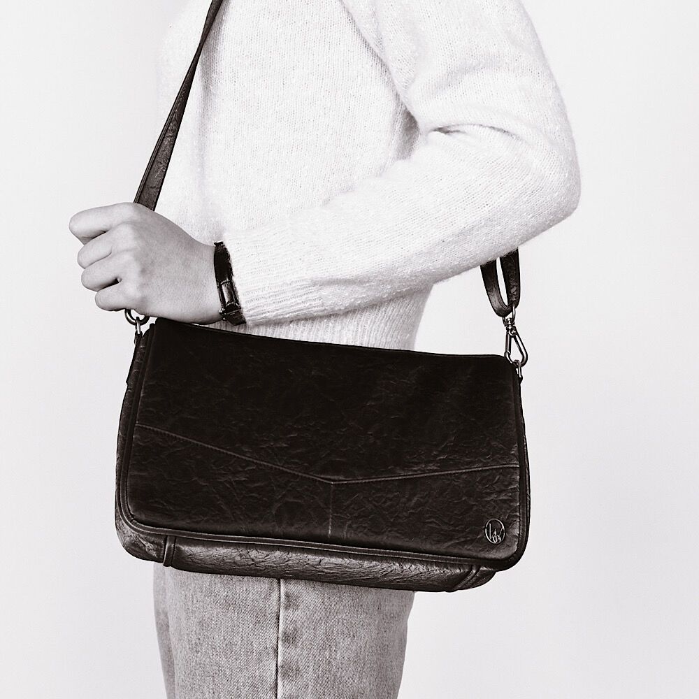 PUFFY BAGUETTE BAG(CRINKLE BLACK) - 감도 깊은 취향 셀렉트샵 29CM