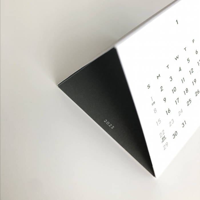 [ LO로 ] Triangle Calendar 2023 캘린더 / 미니 데스크 캘린더 탁상 달력-더스트파우치 - 감도 깊은 취향 ...