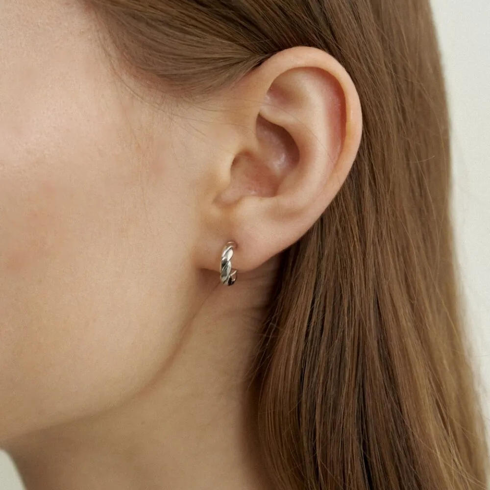 Mini Twisted Ring Earrings - 감도 깊은 취향 셀렉트샵 29CM