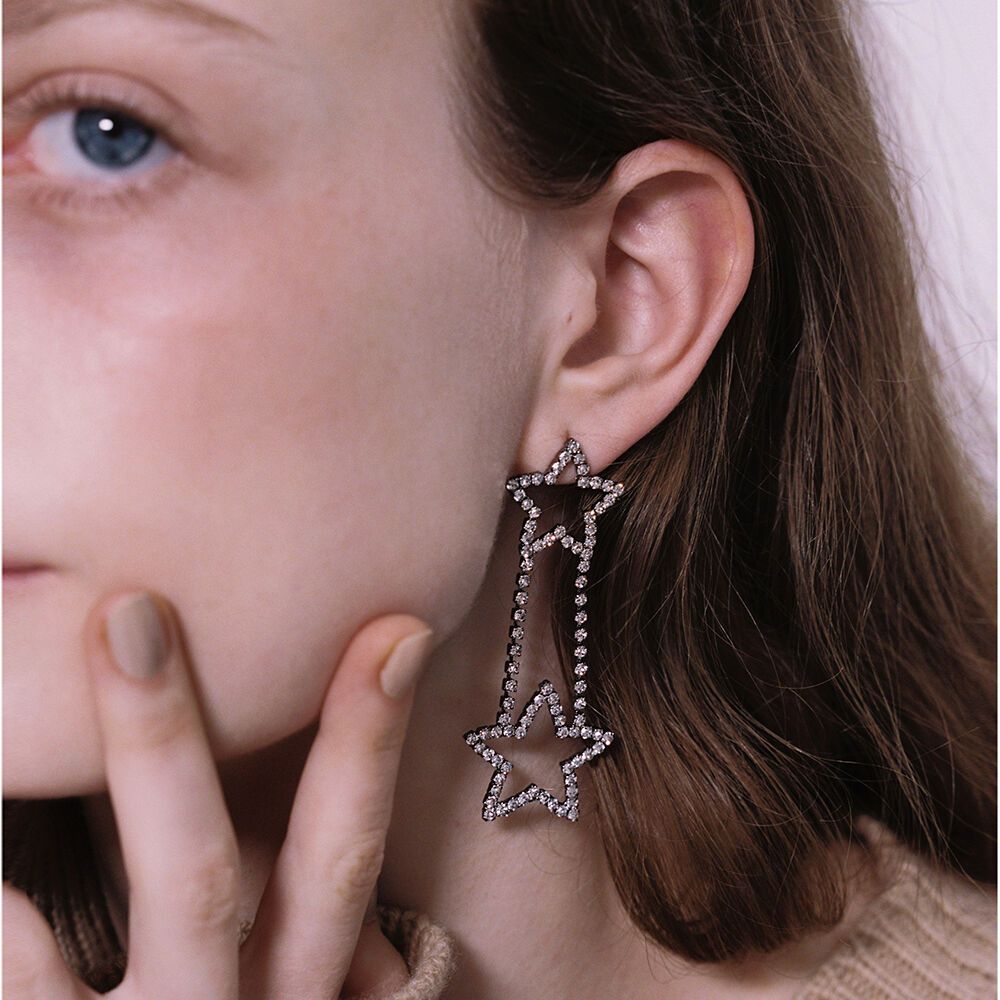 Star Sis Earring (black) - 감도 깊은 취향 셀렉트샵 29CM
