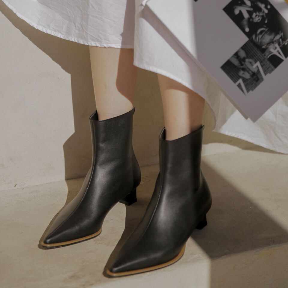 Point boots / 포인트 부츠 (black) - 감도 깊은 취향 셀렉트샵 29CM