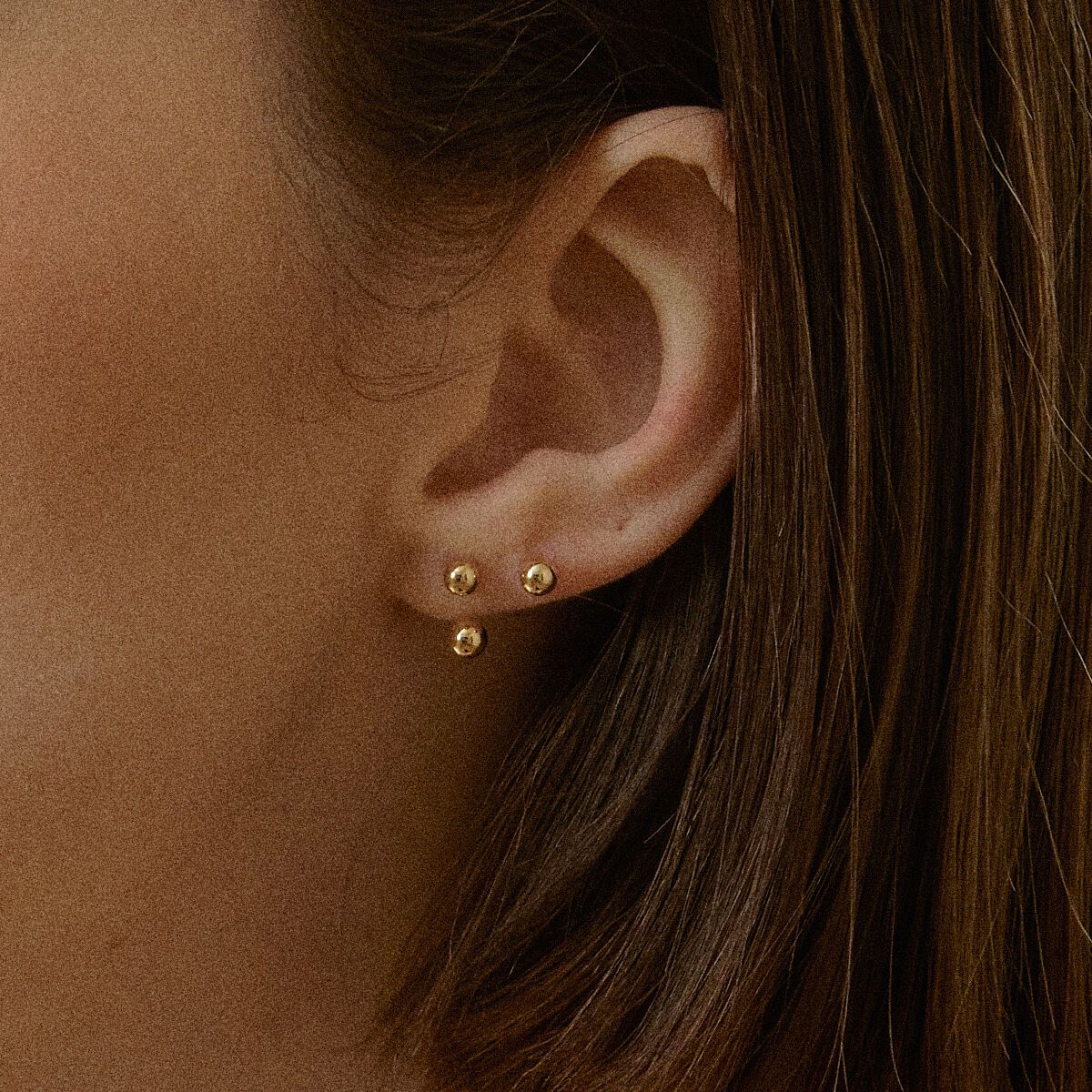 14k U curve two ball earring(1EA/2size) - 감도 깊은 취향 셀렉트샵 29CM