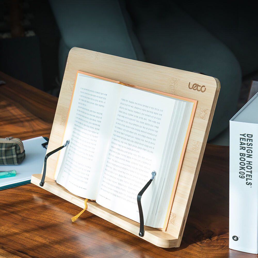 레토 원목 1단 각도조절 독서대 LRB-B01 - 감도 깊은 취향 셀렉트샵 29CM