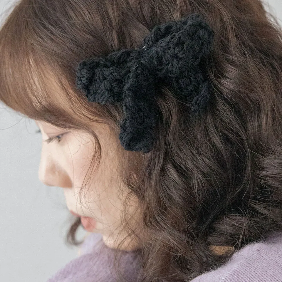 Fluffy ribbon hairpin (black) - 감도 깊은 취향 셀렉트샵 29CM