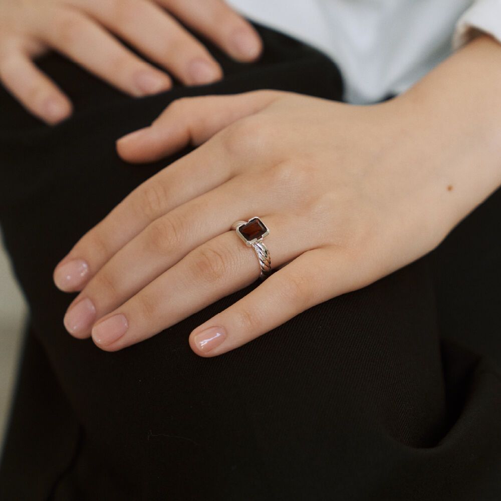 New Wave Stone Ring - Almandite garnet - 감도 깊은 취향 셀렉트샵 29CM