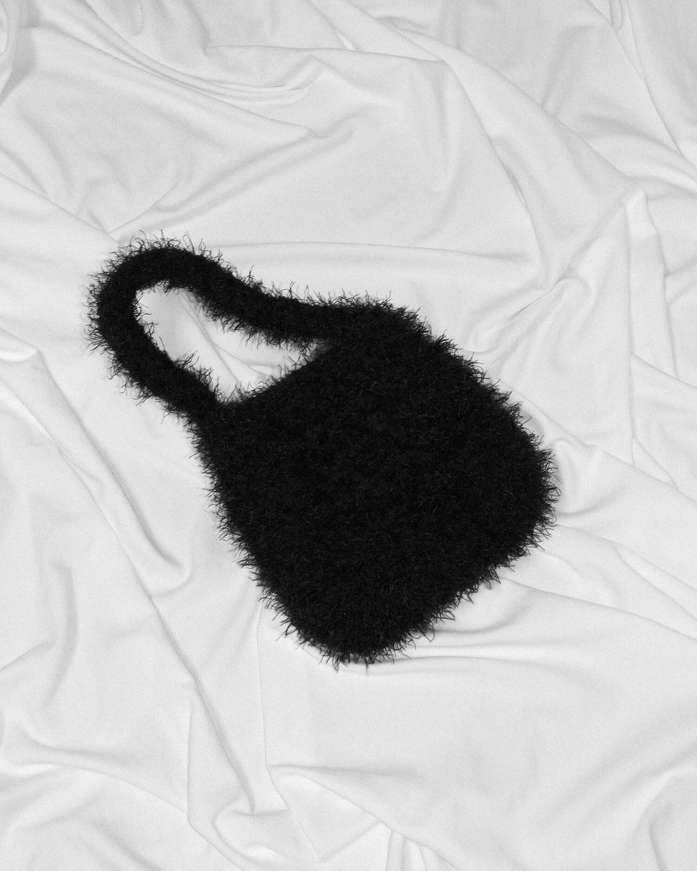 fluffy mini bag (black) - 감도 깊은 취향 셀렉트샵 29CM