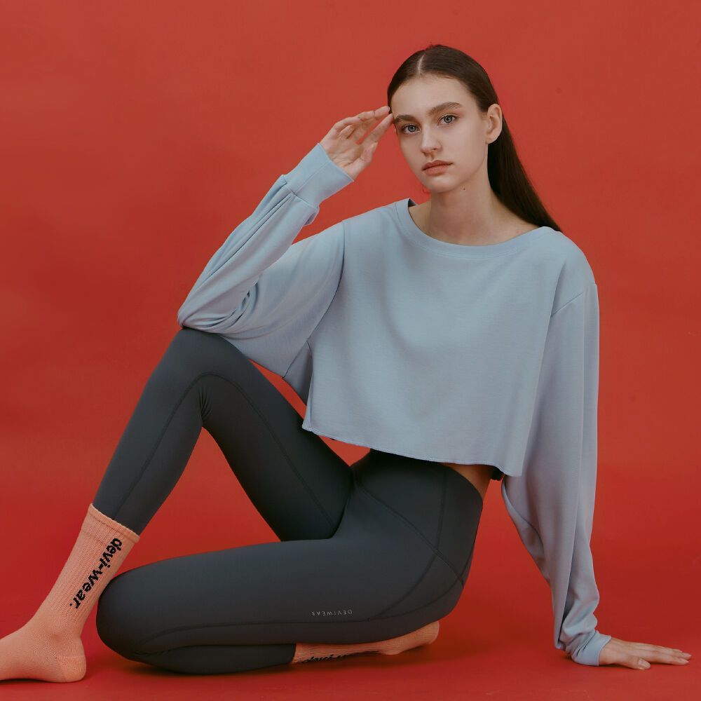 여성 요가복 DEVI-T0049-스카이 필라테스 콰이엇 오버크롭 맨투맨 - 감도 깊은 취향 셀렉트샵 29CM