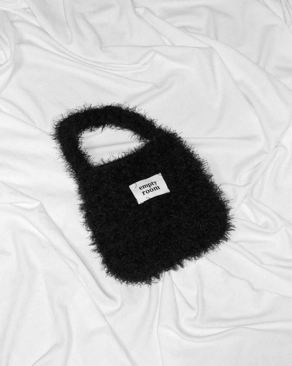 fluffy mini bag (black) - 감도 깊은 취향 셀렉트샵 29CM