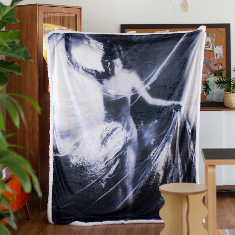 WOMAN 극세사 양털 블랭킷 2TYPE - 감도 깊은 취향 셀렉트샵 29CM