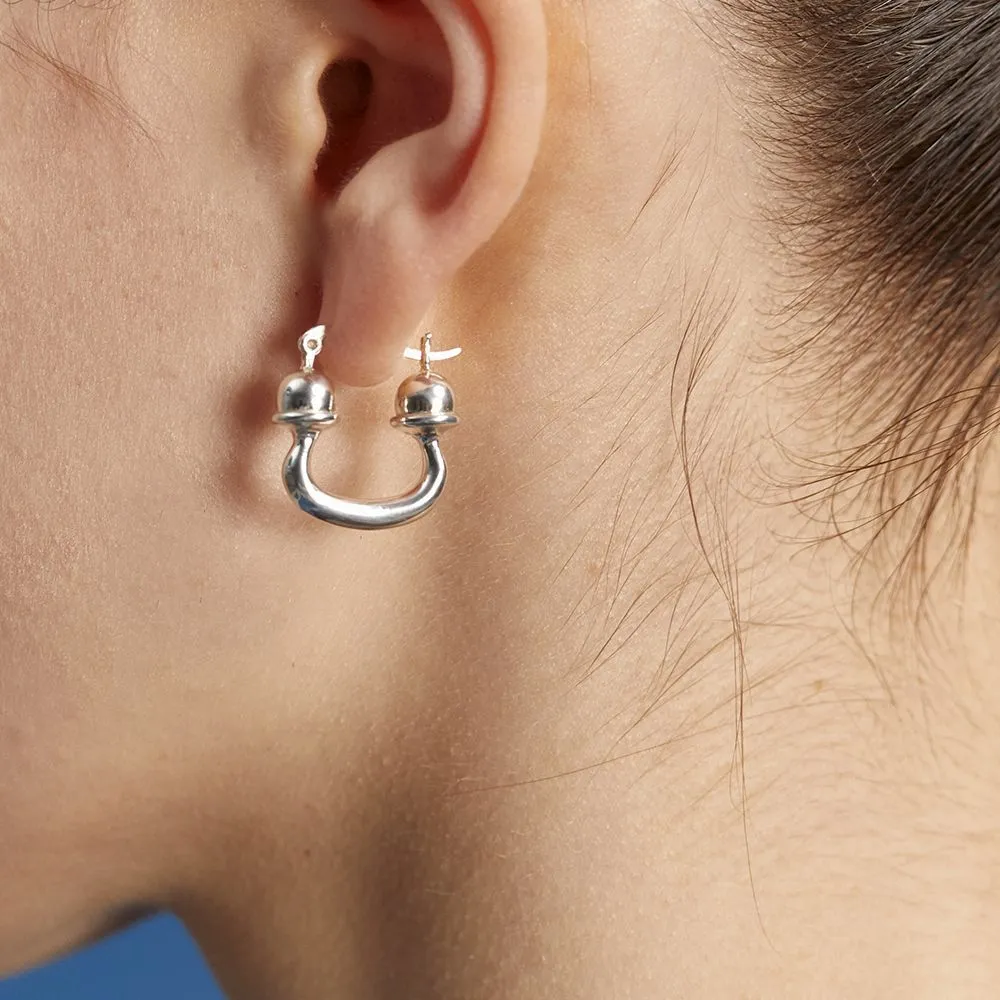 SIGNATURE HOOP EARRING_SILVER - 감도 깊은 취향 셀렉트샵 29CM