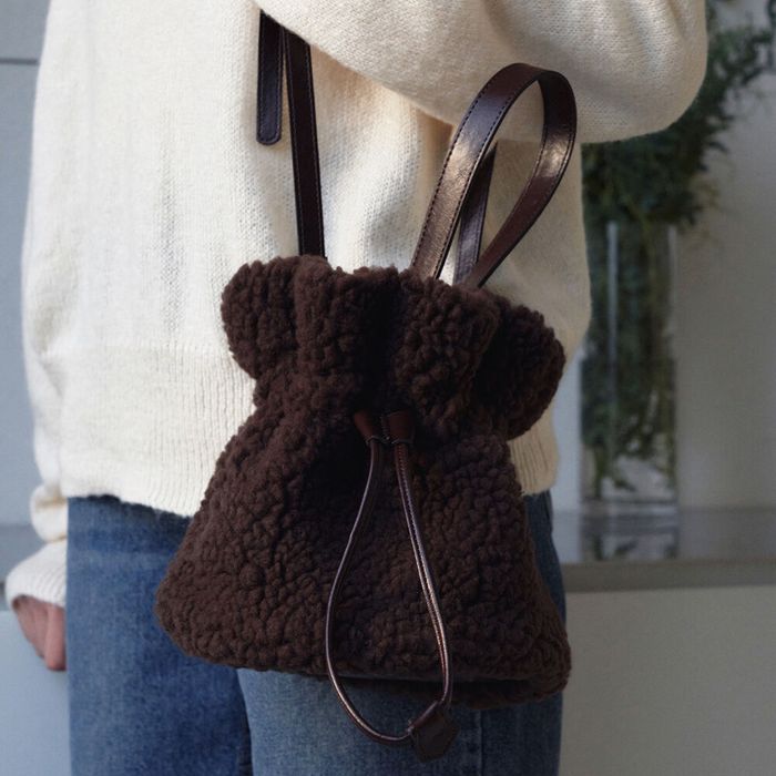 Shearing fleece bucket bag - brown - 감도 깊은 취향 셀렉트샵 29CM