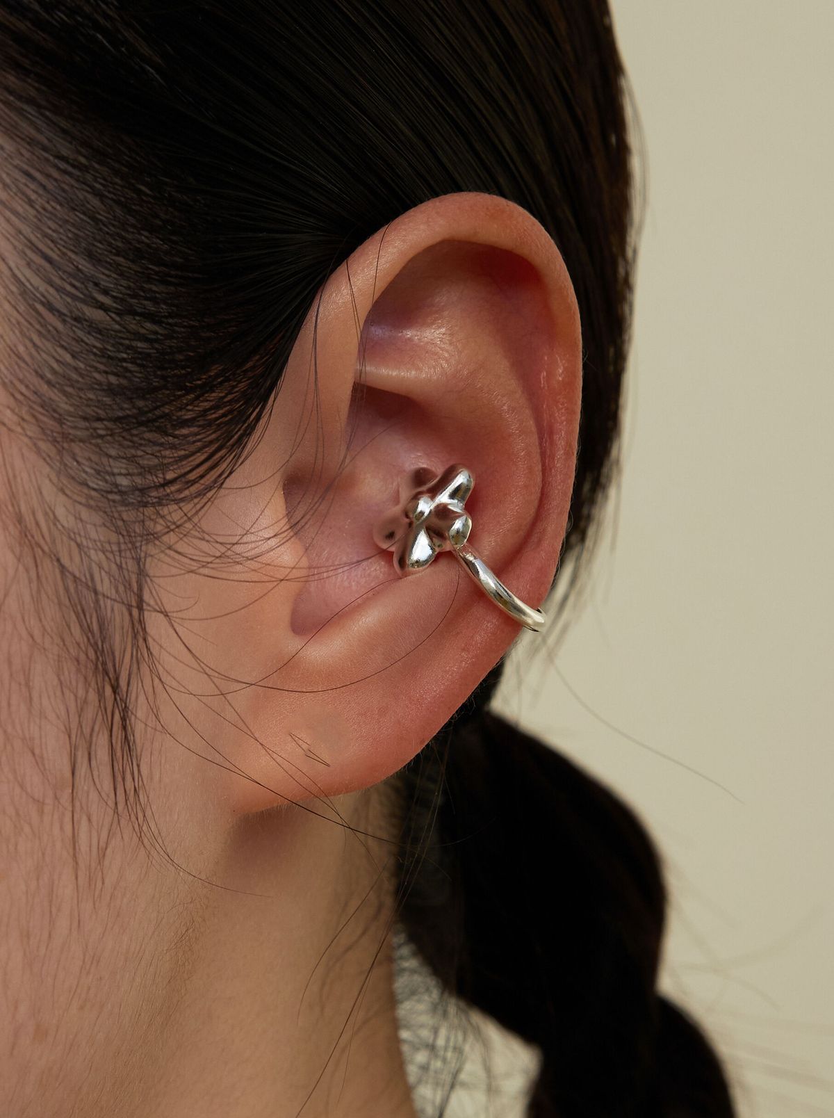 Flower earcuff - 감도 깊은 취향 셀렉트샵 29CM