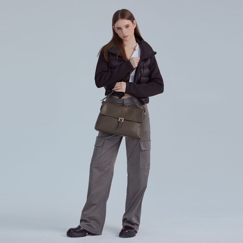 몽삭 볼리스 스퀘어 소가죽 크로스백 라지 카키 AL13-2240-KH - 감도 깊은 취향 셀렉트샵 29CM