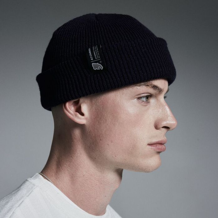 리버시블 버티칼 라벨 숏 비니 (네이비) - 감도 깊은 취향 셀렉트샵 29CM