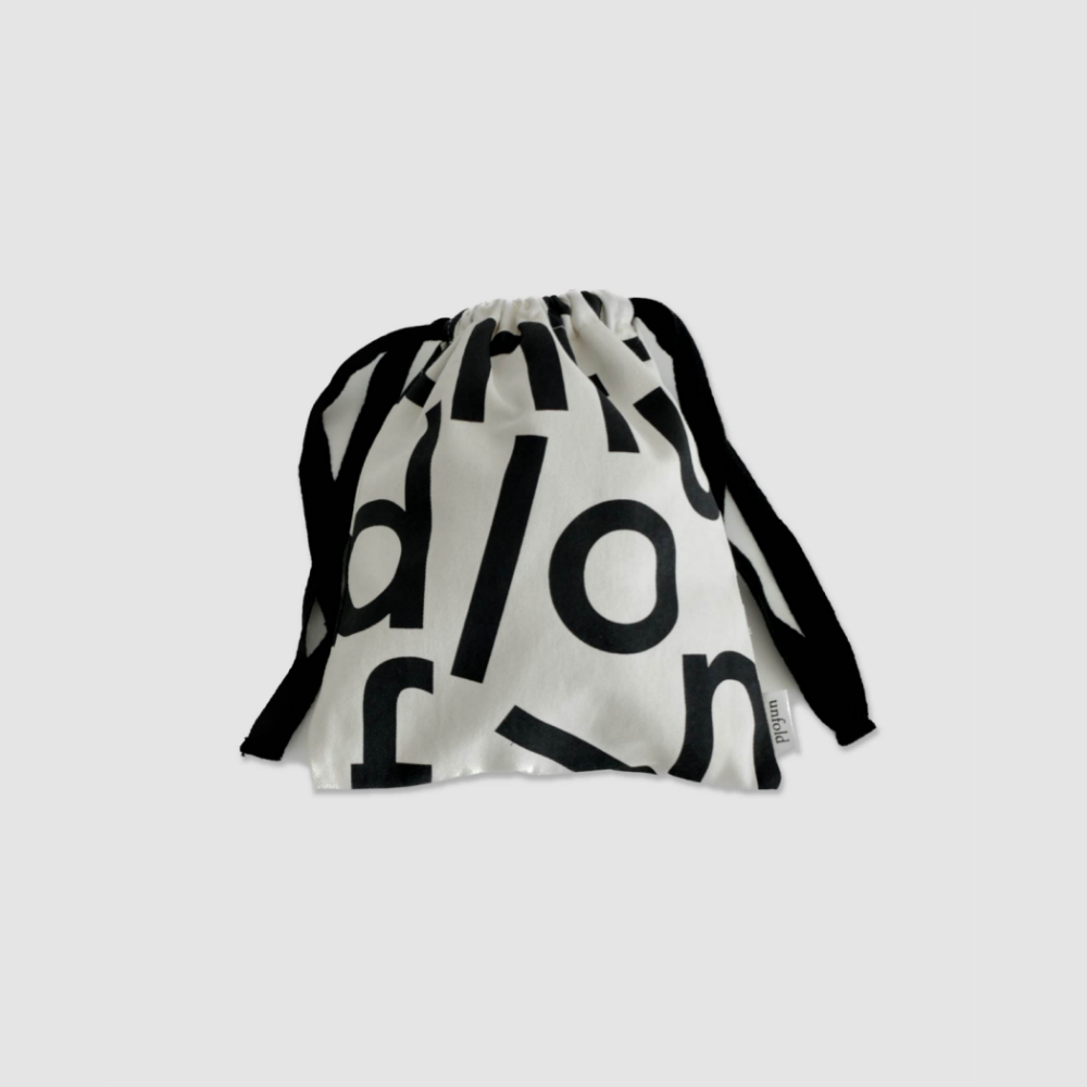 Logo String Pouch (2sizes) - 감도 깊은 취향 셀렉트샵 29CM