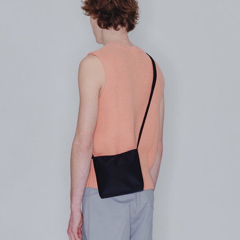 [HAH ARCHIVE] LIGHTWEIGHT CROSSBODY BAG (BLACK) - 감도 깊은 취향 셀렉트샵 29CM