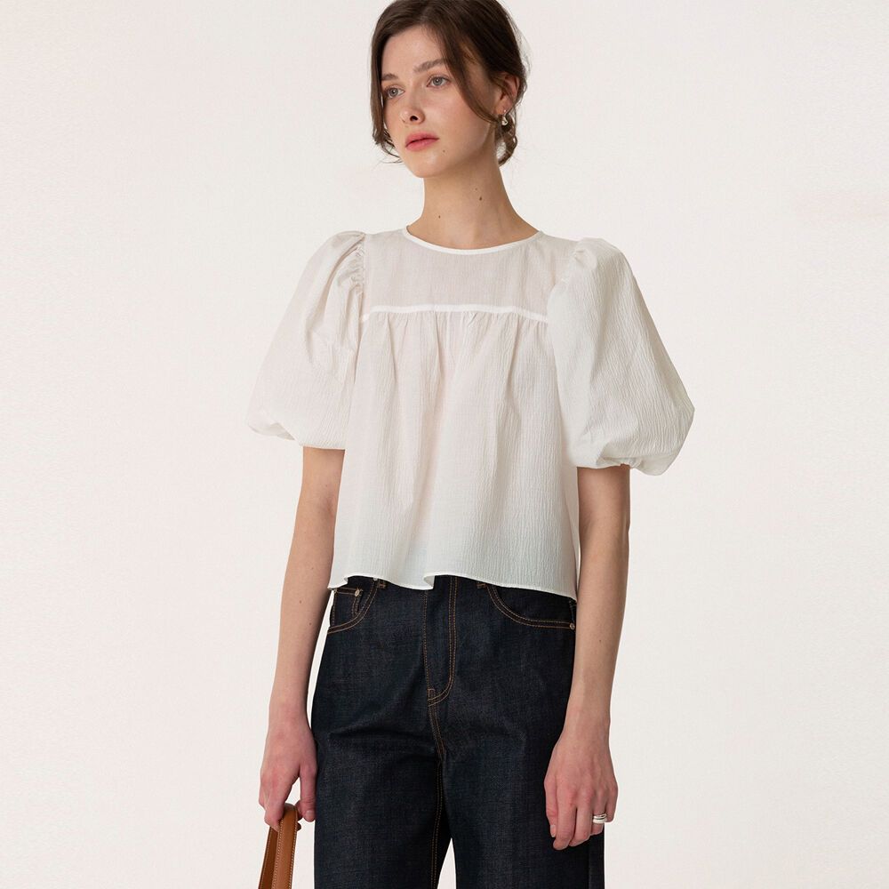 Seersucker Puff-Sleeve Blouse Off-White - 감도 깊은 취향 셀렉트샵 29CM