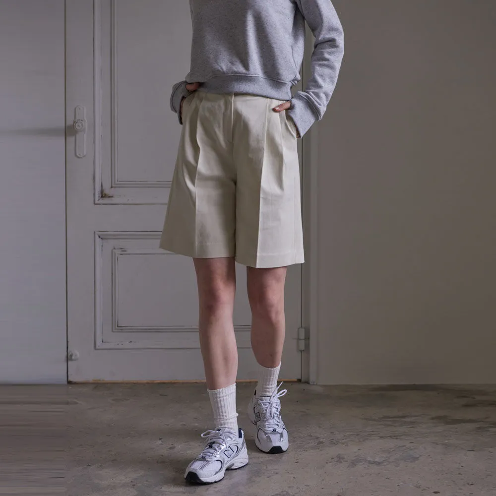 Two-Tuck Bermuda Pants (Ivory) - 감도 깊은 취향 셀렉트샵 29CM