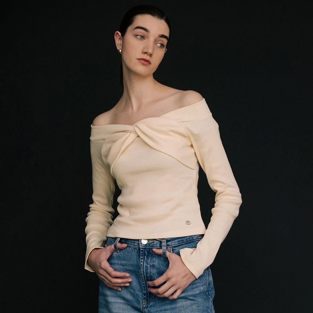 CO OFF SHOULDER JERSEY TOP_BEIGE - 감도 깊은 취향 셀렉트샵 29CM
