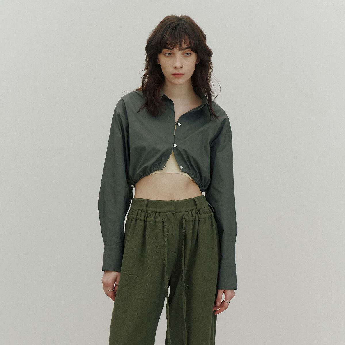 Karena Crop String Shirt_Dark Khaki - 감도 깊은 취향 셀렉트샵 29CM