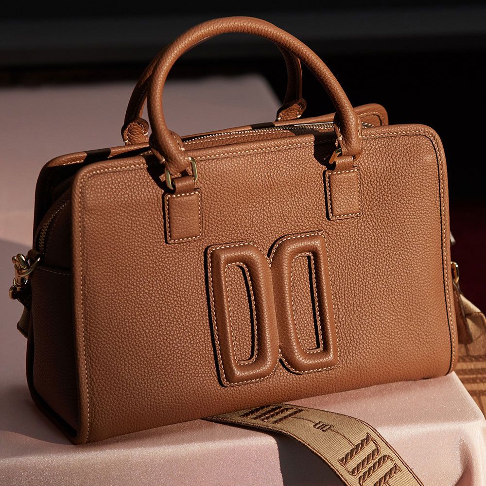 [DD MIX] 브라운 DD로고 가죽 토트백 DCBA2F283W2 - 감도 깊은 취향 셀렉트샵 29CM
