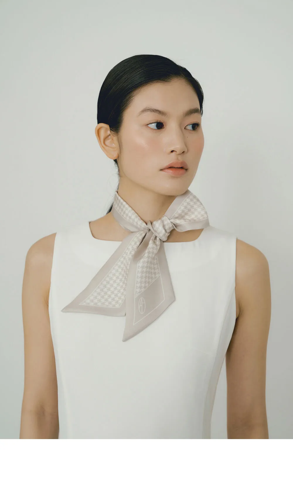 Long Twilly Silk Scarf - Houndstooth Sand - 감도 깊은 취향 셀렉트샵 29CM