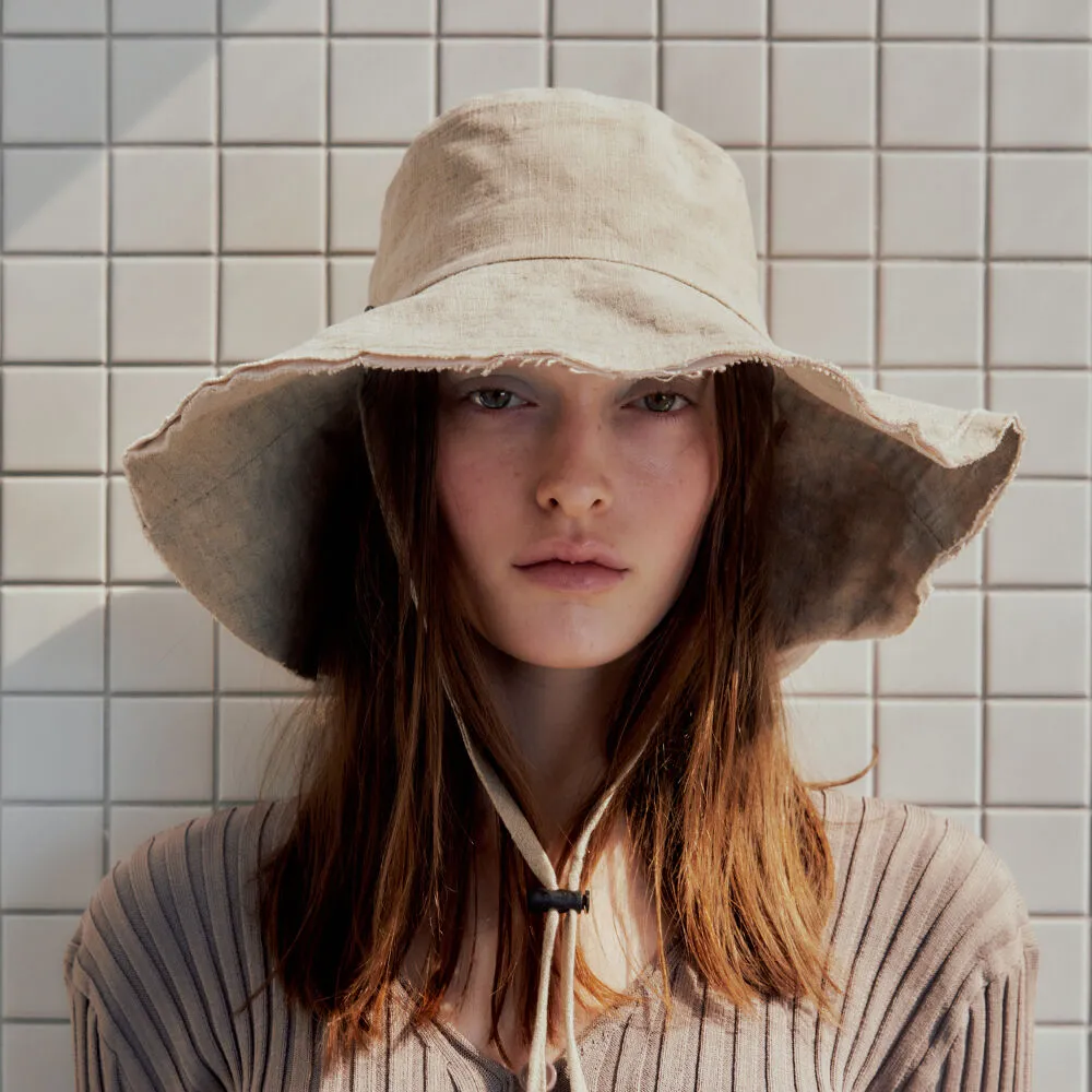 LINEN WIDE BUCKET HAT IN OATMEAL - 감도 깊은 취향 셀렉트샵 29CM