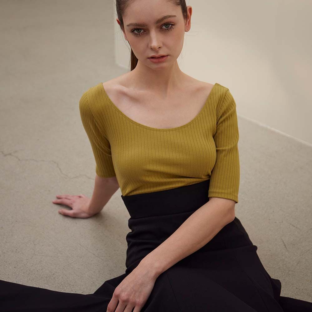 PURE BY FAYRI Ballet Round Neck Rib Tee (Olive Green) - 감도 깊은 취향 셀렉트샵 29CM