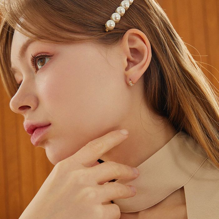 [14K GOLD] CUBIC RING EARRING AE223012 - 감도 깊은 취향 셀렉트샵 29CM