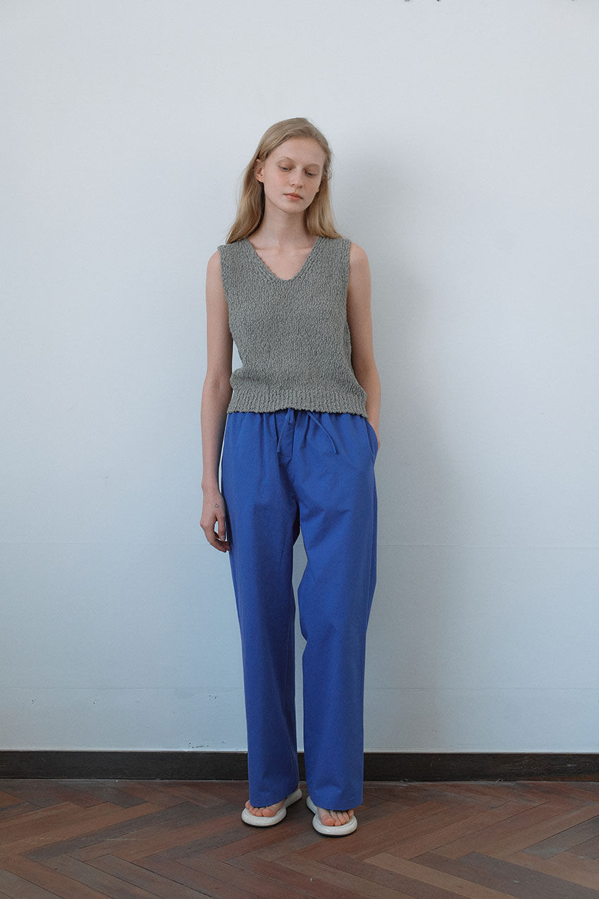 V neck Sleeveless Knit (Khaki) - 감도 깊은 취향 셀렉트샵 29CM