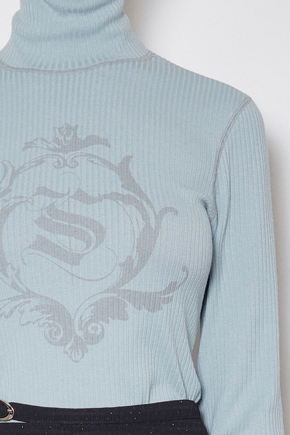 EMBLEM TURTLENECK TOP, indiemint - 감도 깊은 취향 셀렉트샵 29CM