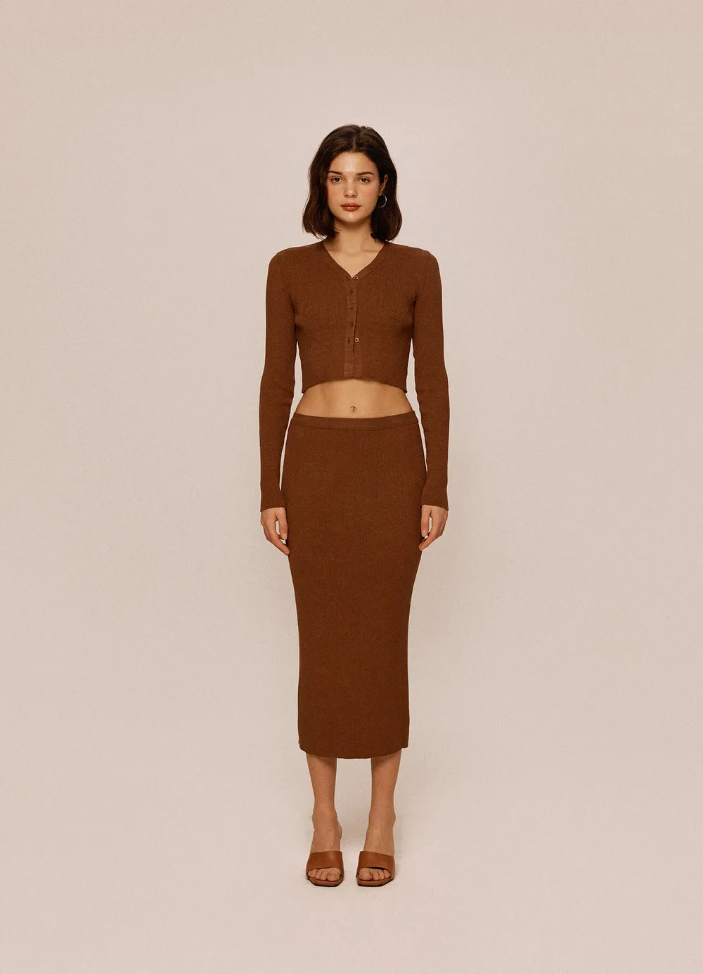 Brown V-neck Cropped Cardigans - 감도 깊은 취향 셀렉트샵 29CM