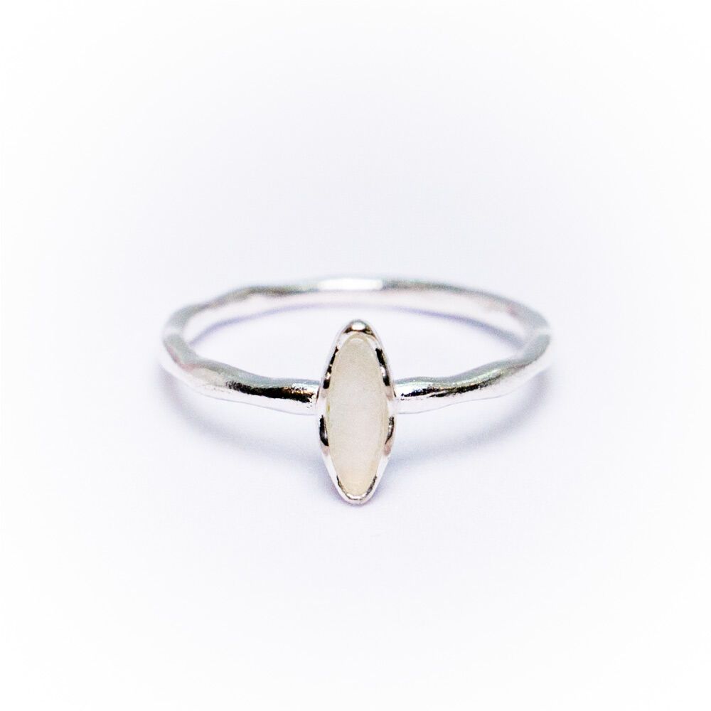 HR 179R_Rainbow Moonstone Ring [Oval] (Silver 925) - 감도 깊은 취향 셀렉트샵 29CM