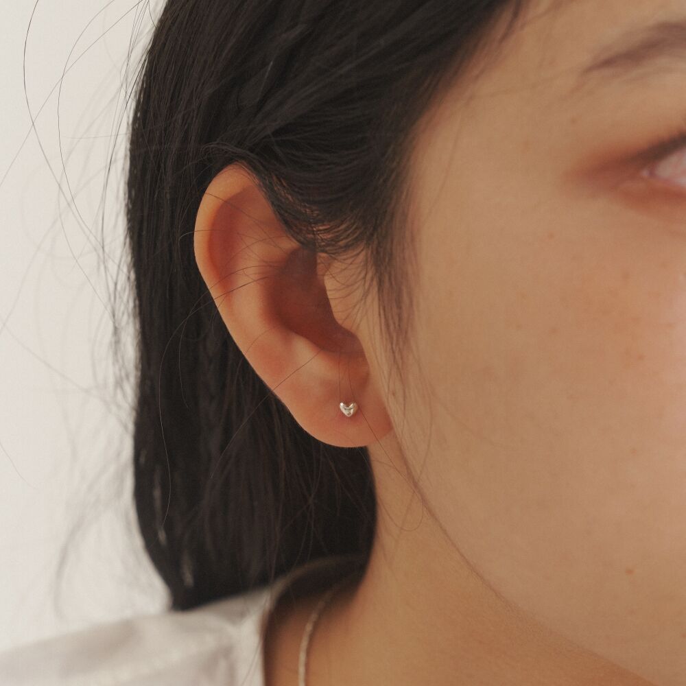 [Silver] Very Tini Heart Earrings - 감도 깊은 취향 셀렉트샵 29CM