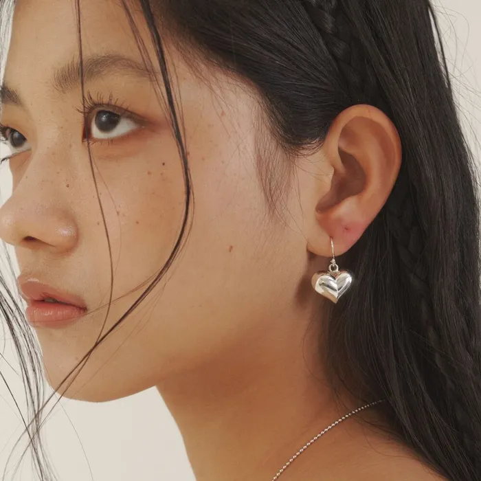 [단독] [Silver] Plump M Heart Earrings - 감도 깊은 취향 셀렉트샵 29CM